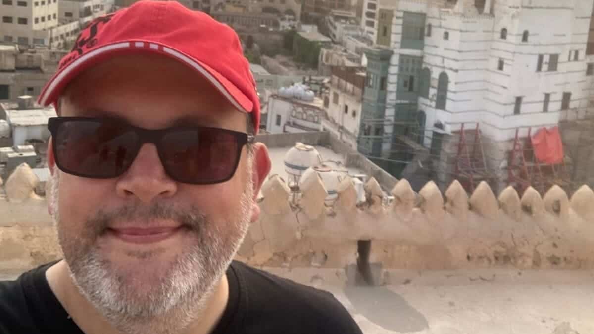 Boxing left shocked as respected journalist Ron Lewis dies at 54 ...