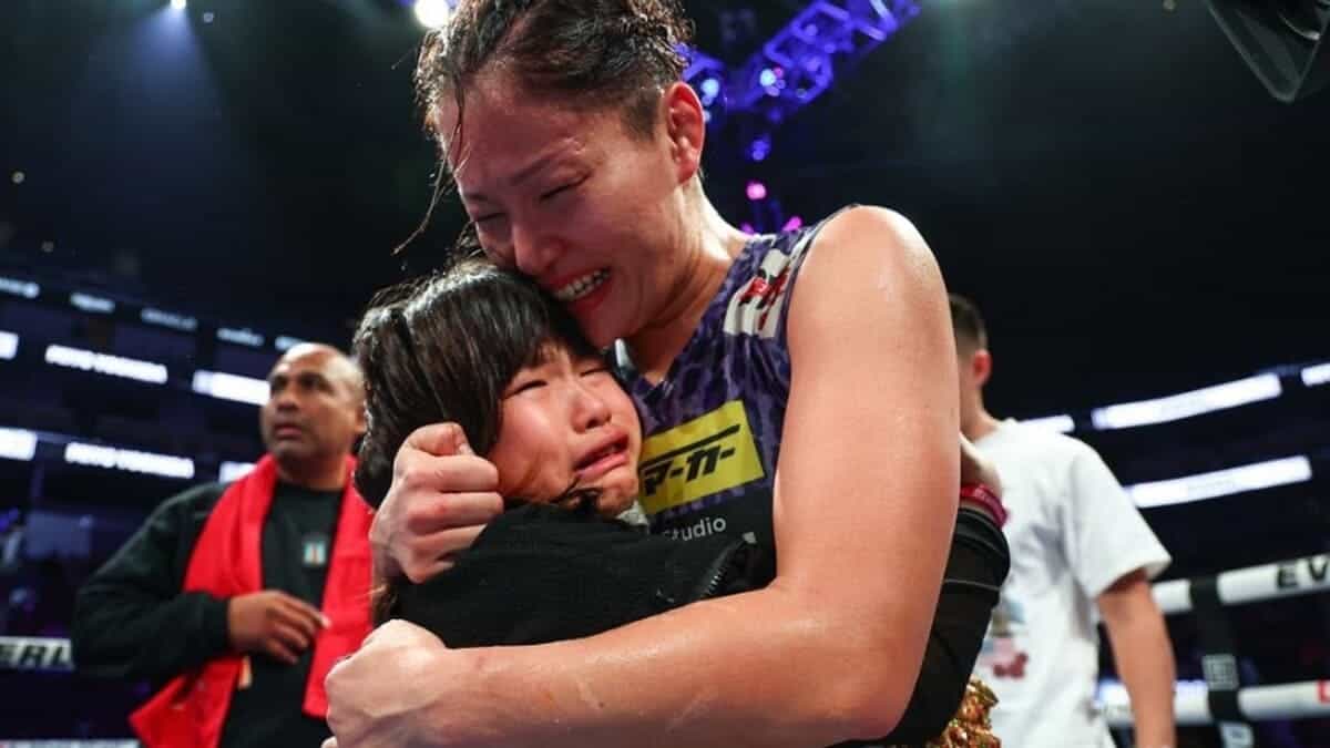 Miyo Yoshida and Amanda Galle congratulated on title success - World ...