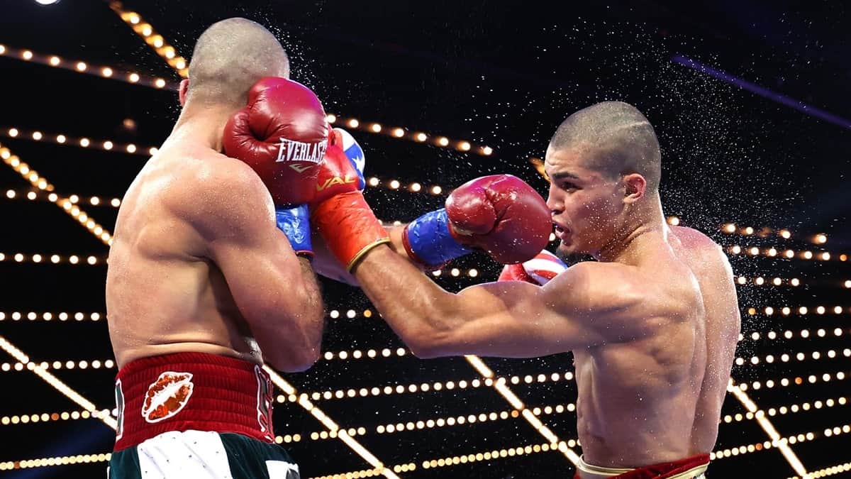 Xander Zayas improves to 20-0 with Damian Sosa decision 1