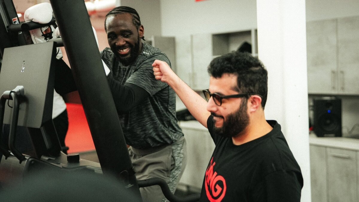 Alalshikh pulls up on Crawford in the gym, wags finger and orders win